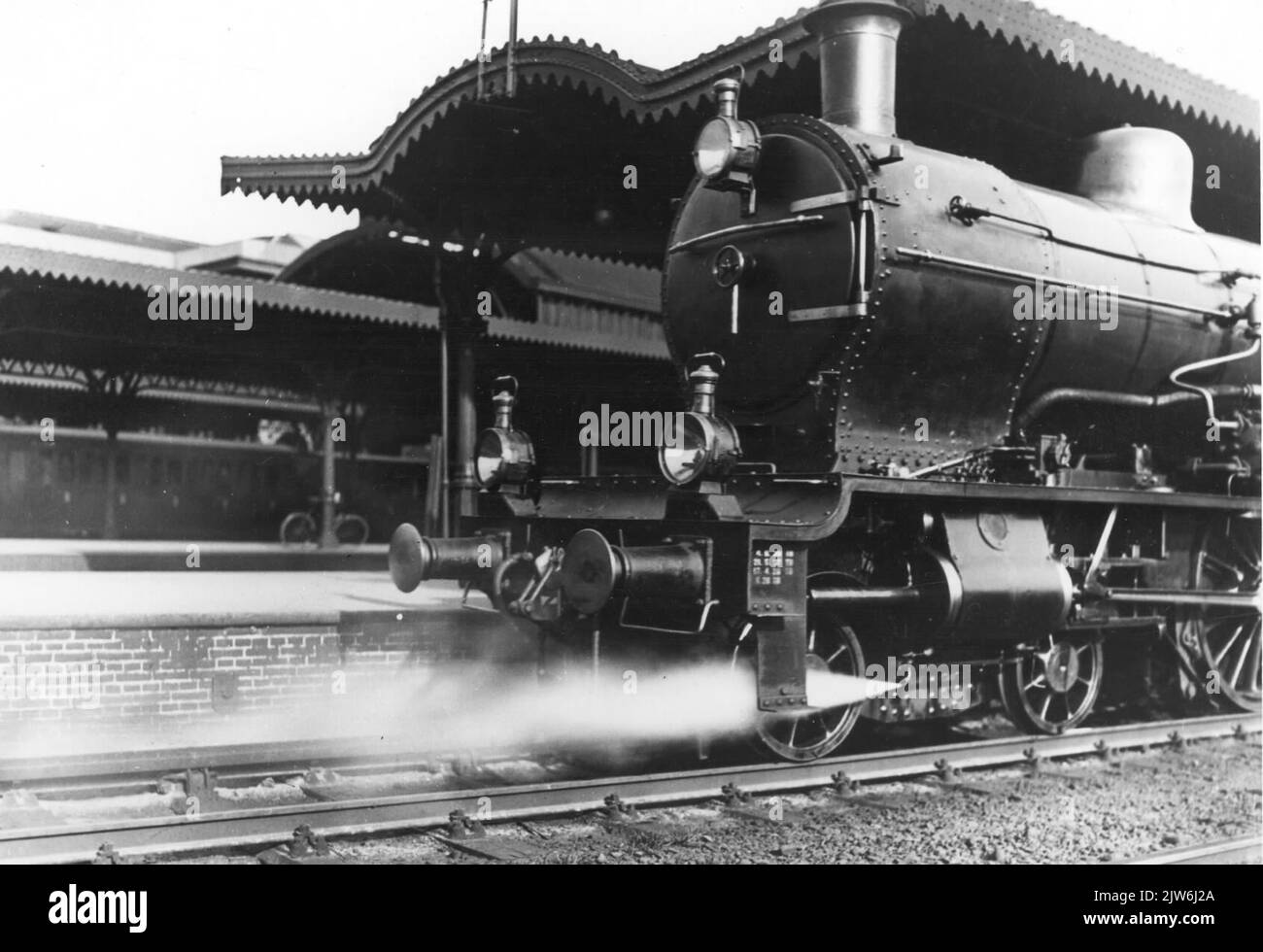 Image of a steam locomotive from the series 3700/3800 of the N.S. Along ...