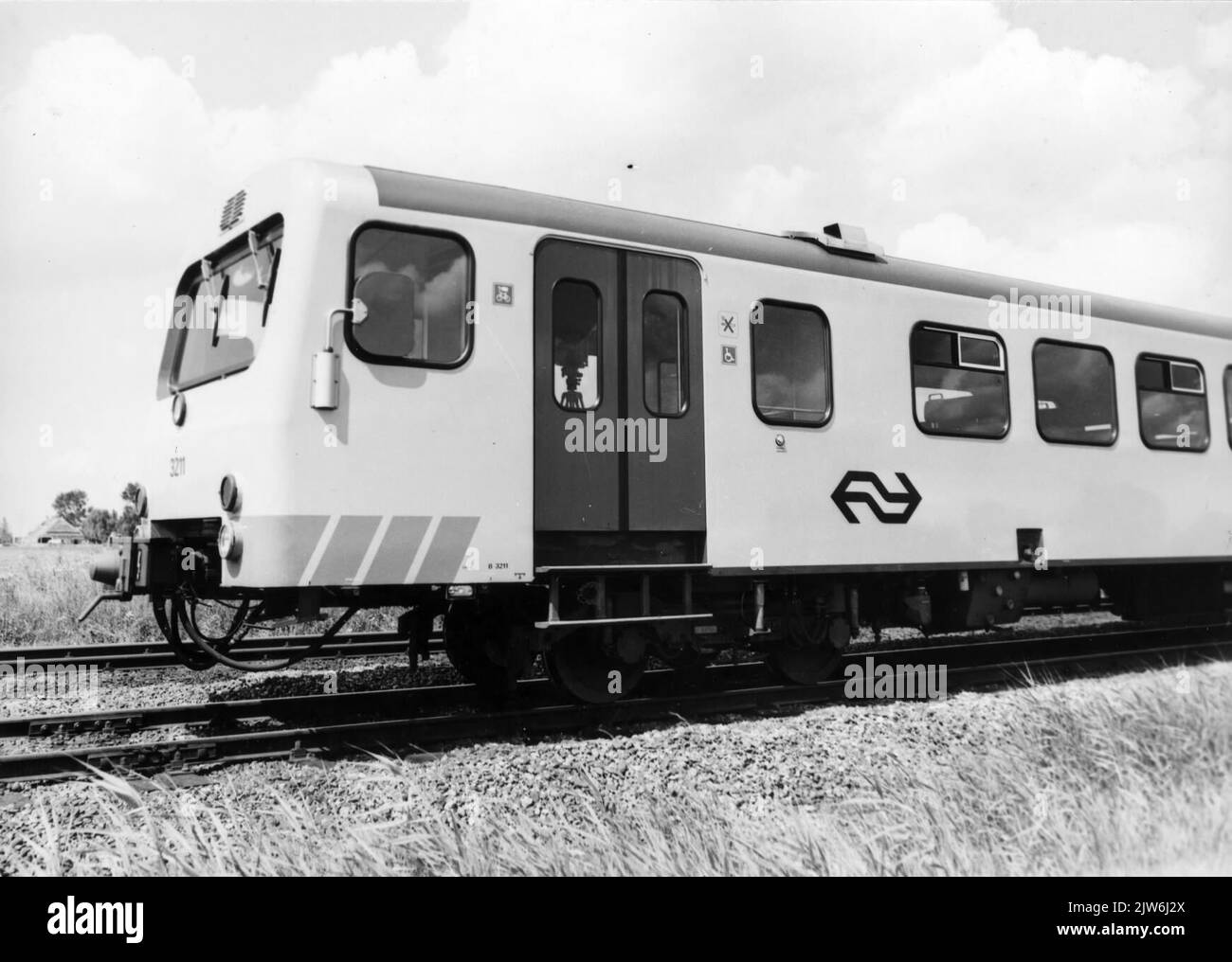 Image of the head of the Diesel-Hydraulic train set no. 3211 (DH 2 ...