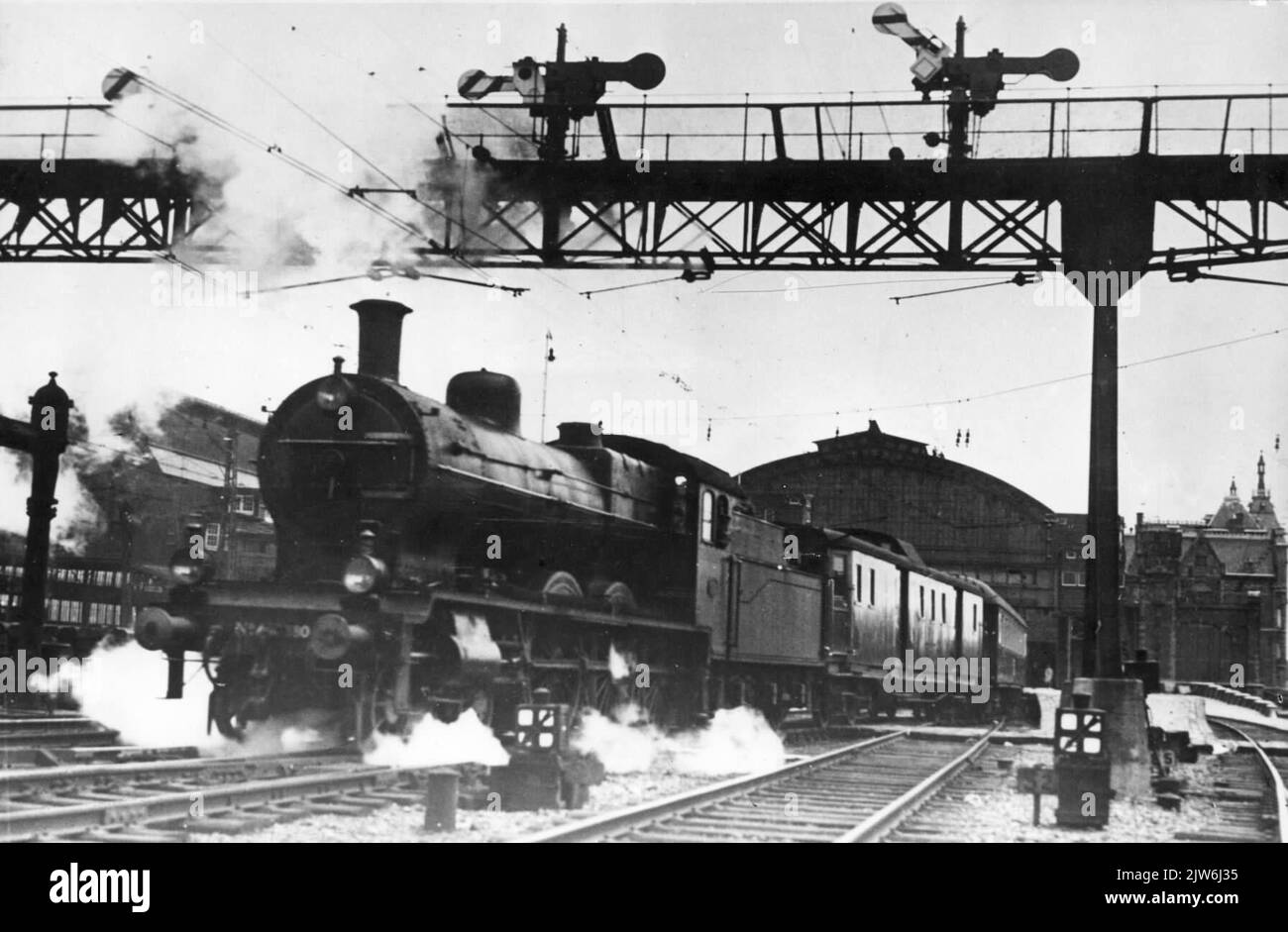 Image of a steam locomotive from the series 3700/3800 of the N.S. With ...