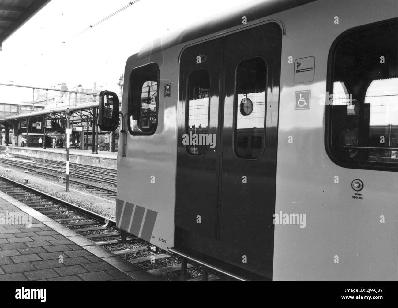 Image of a part of the Diesel-Hydraulic train set no. 3211 (DH 2 ...