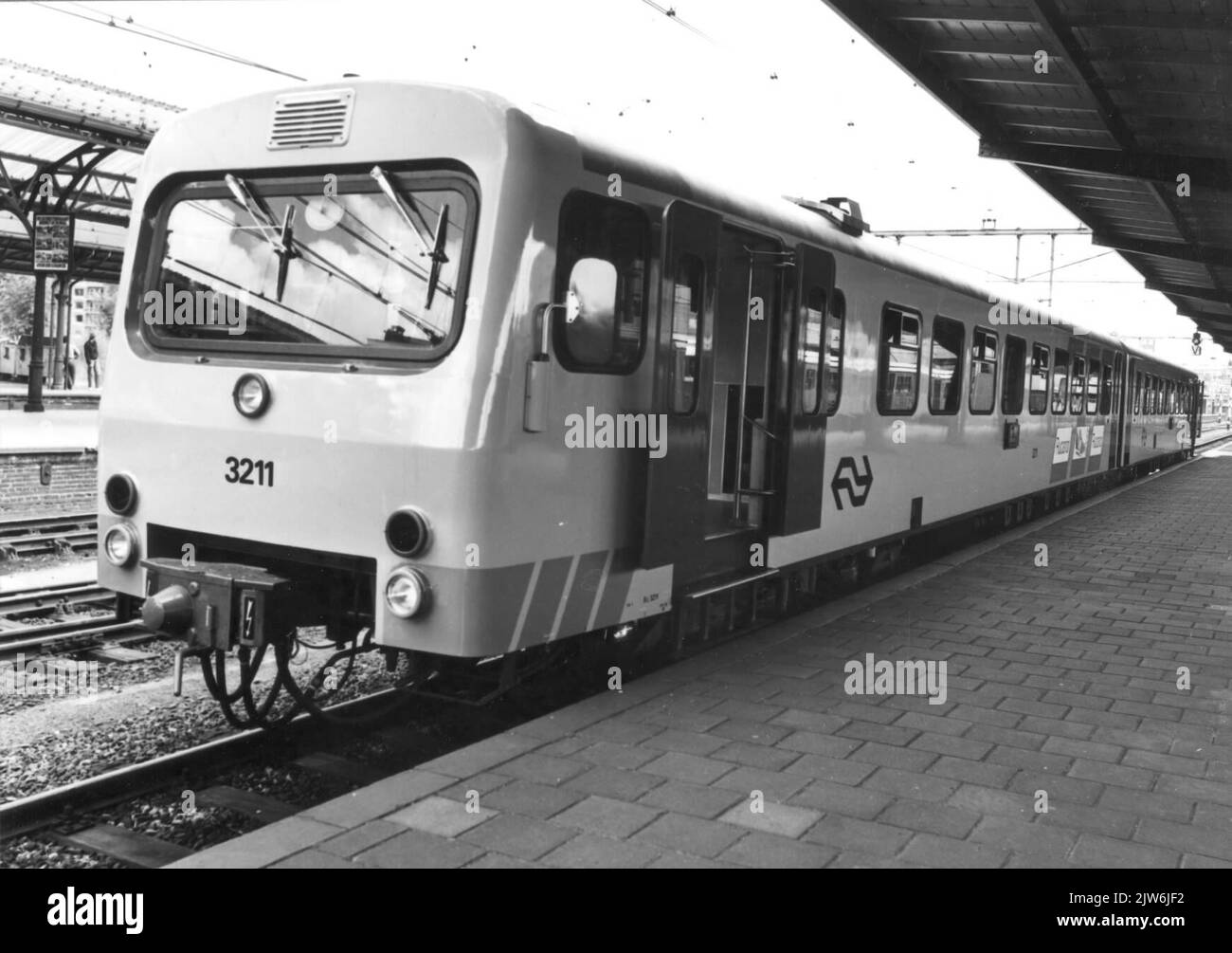 Image of the Diesel-Hydraulic train set no. 3211 (DH 2, series 3200) of ...