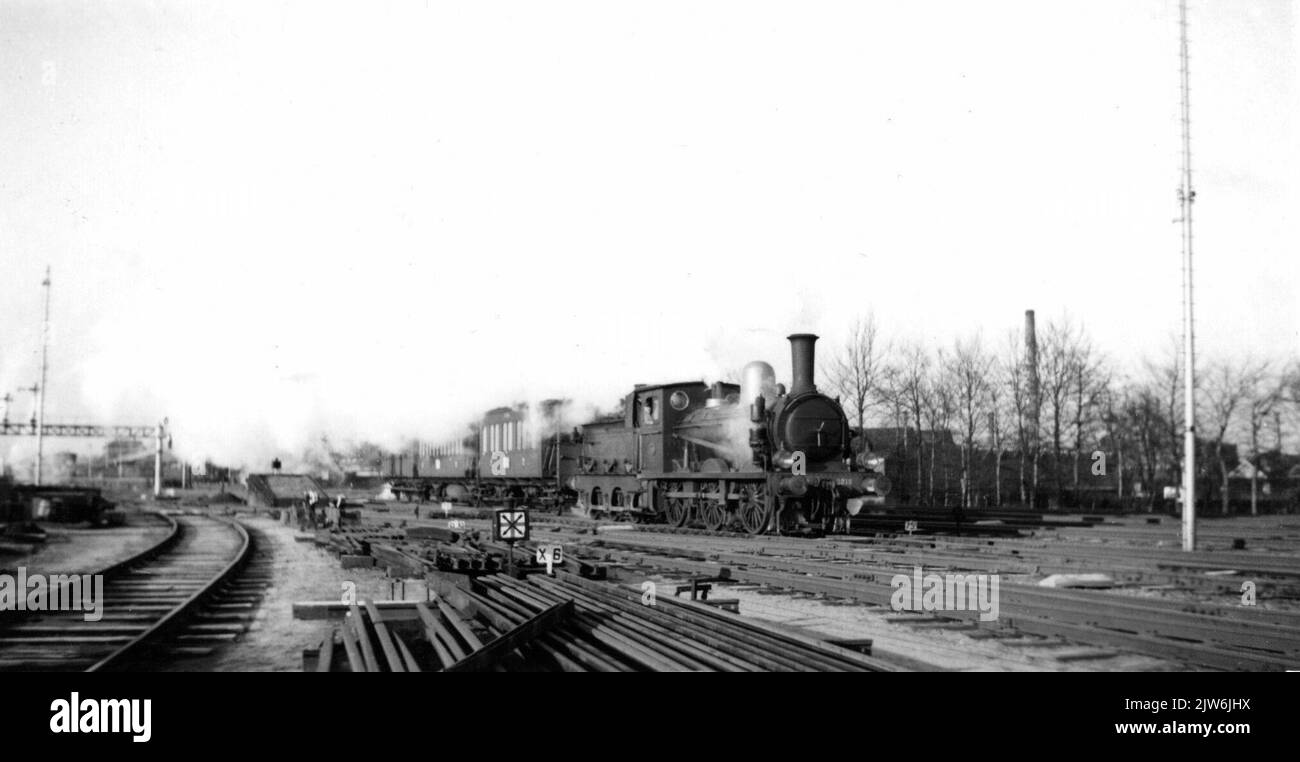 Image of the steam locomotive No. 3218 (series 3200) of the N.S. With a ...