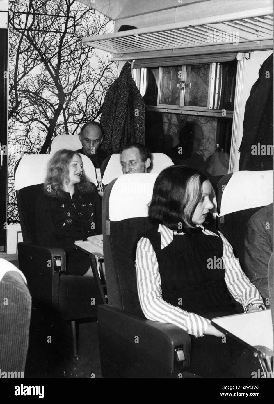 Image of travelers in the AK car (test interior 1st class with "compin ...