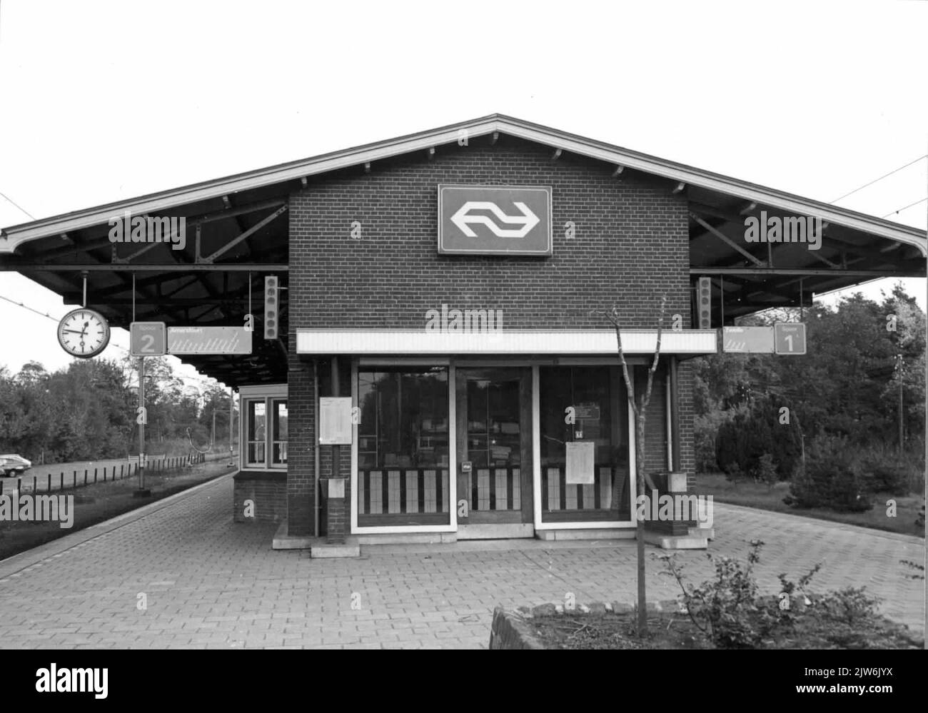 View of the facades of the Huizen Stadhouderslaan 18 (left)- 22 in ...