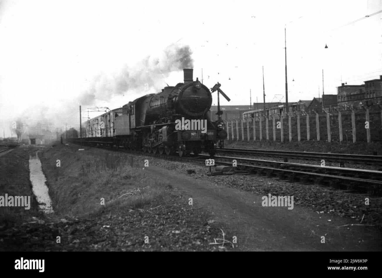 Image of the steam locomotive No. 5069 (series 5000/5100, "Austerities ...