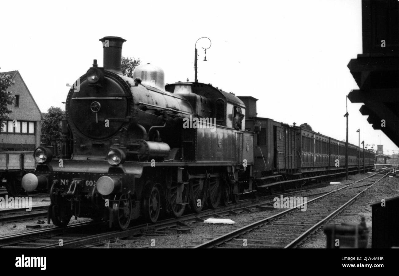 Image of the steam locomotive No. 6015 (series 6000) of the N.S. With a ...