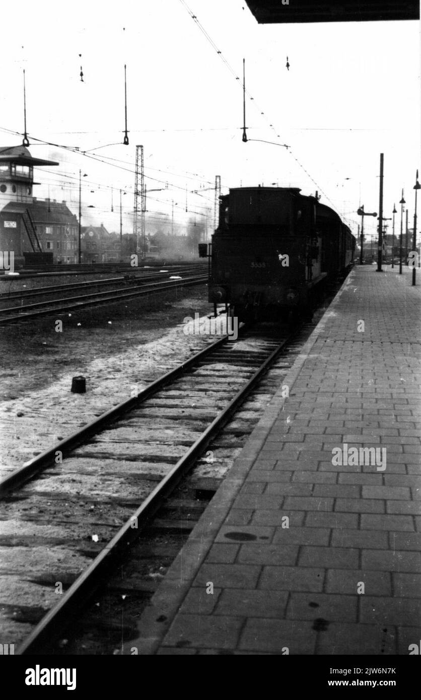 Image of the steam locomotive No. 5555 (series 5500) of the N.S. With a ...