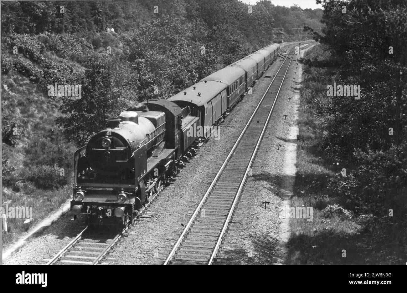 Image of the steam locomotive No. 3916 (series 3900) of the N.S. With ...