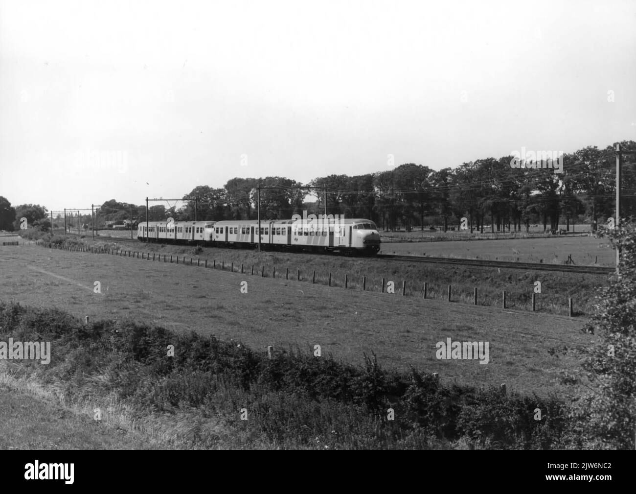 Image of two linked electric train sets matt. 1964 (Plan V) of the N.S ...