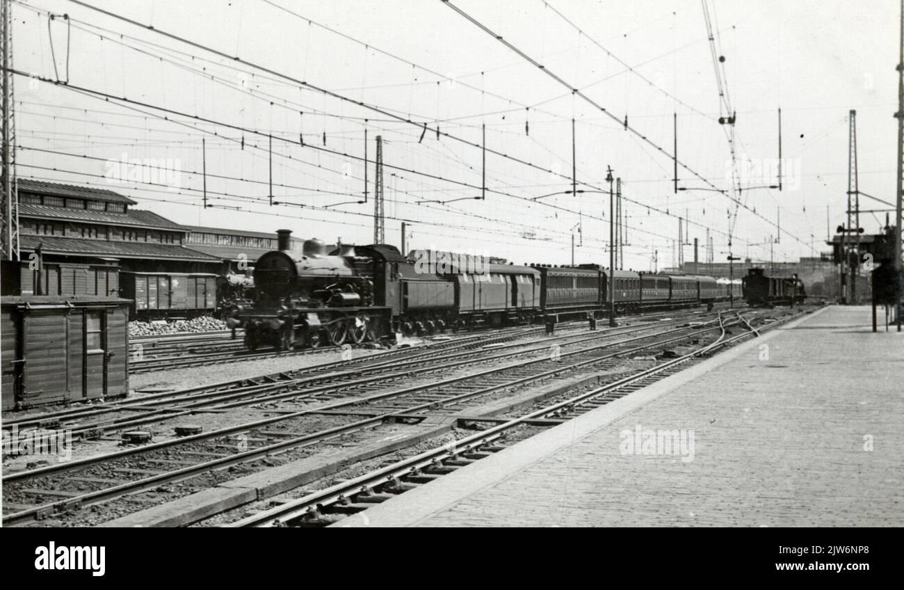 Image of a steam locomotive from the series 3700/3800 of the N.S. Upon ...