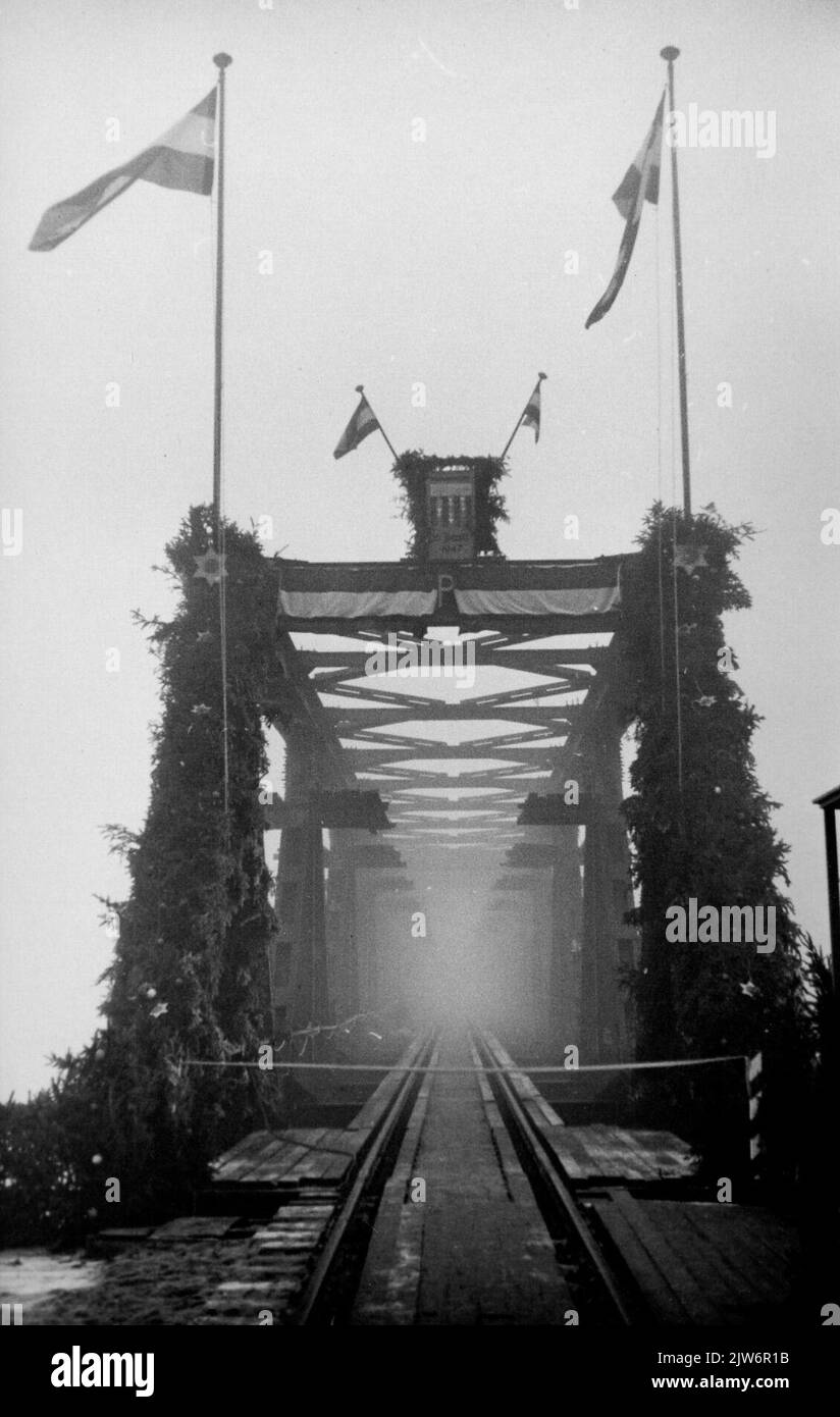 View of the restored (temporary) railway bridge over the Waal in ...