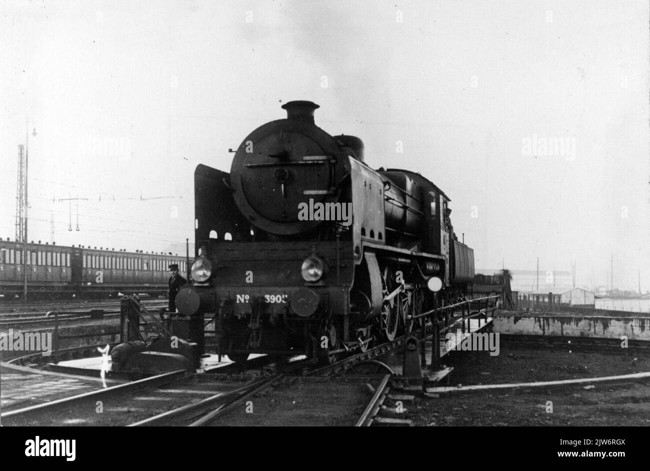 Image of the steam locomotive No. 3903 (series 3900) of the N.S. On the ...