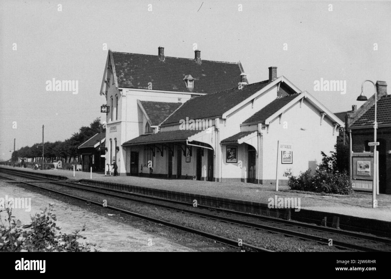 View on the platform side of the Boxmeer station in Boxmeer Stock Photo ...