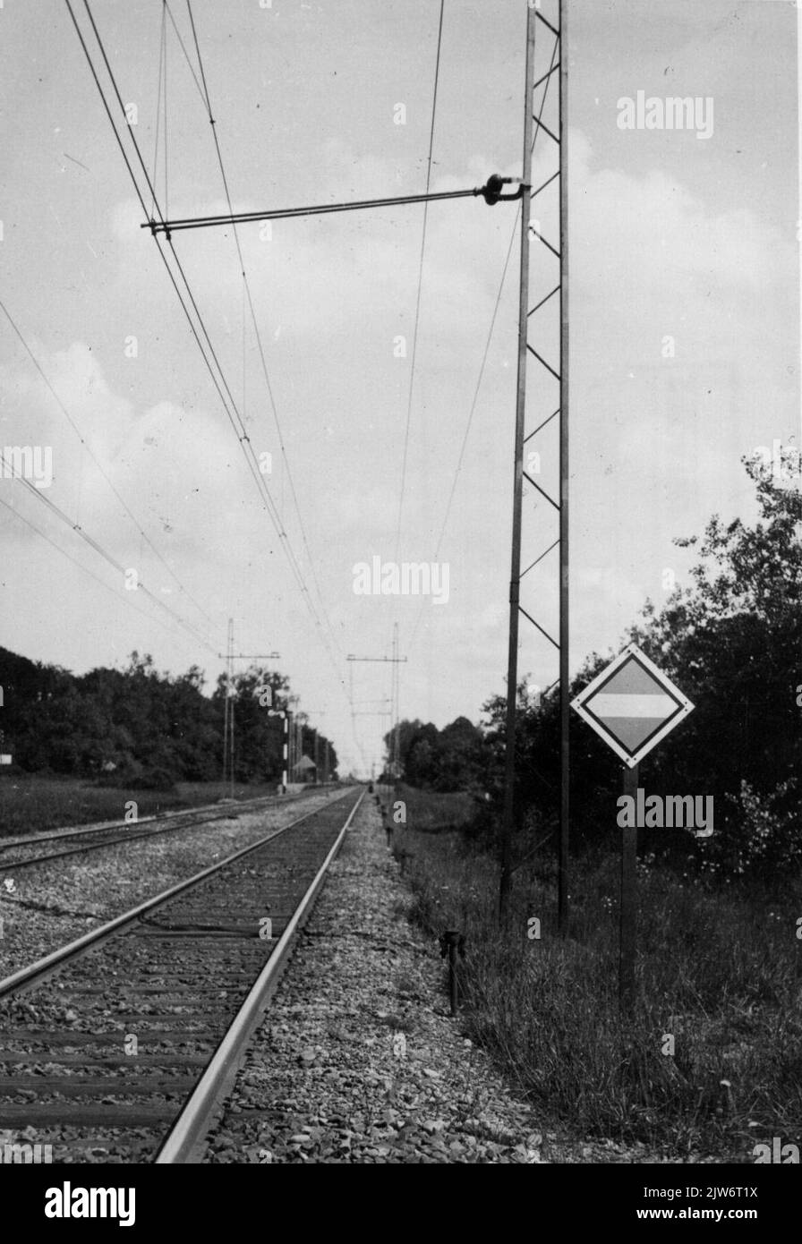 Image of the warning sign "Stream customers must be lowered" of the N.S ...