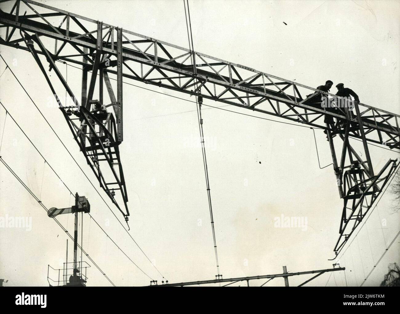 Image of the work for the construction of a movable intersection of the ...