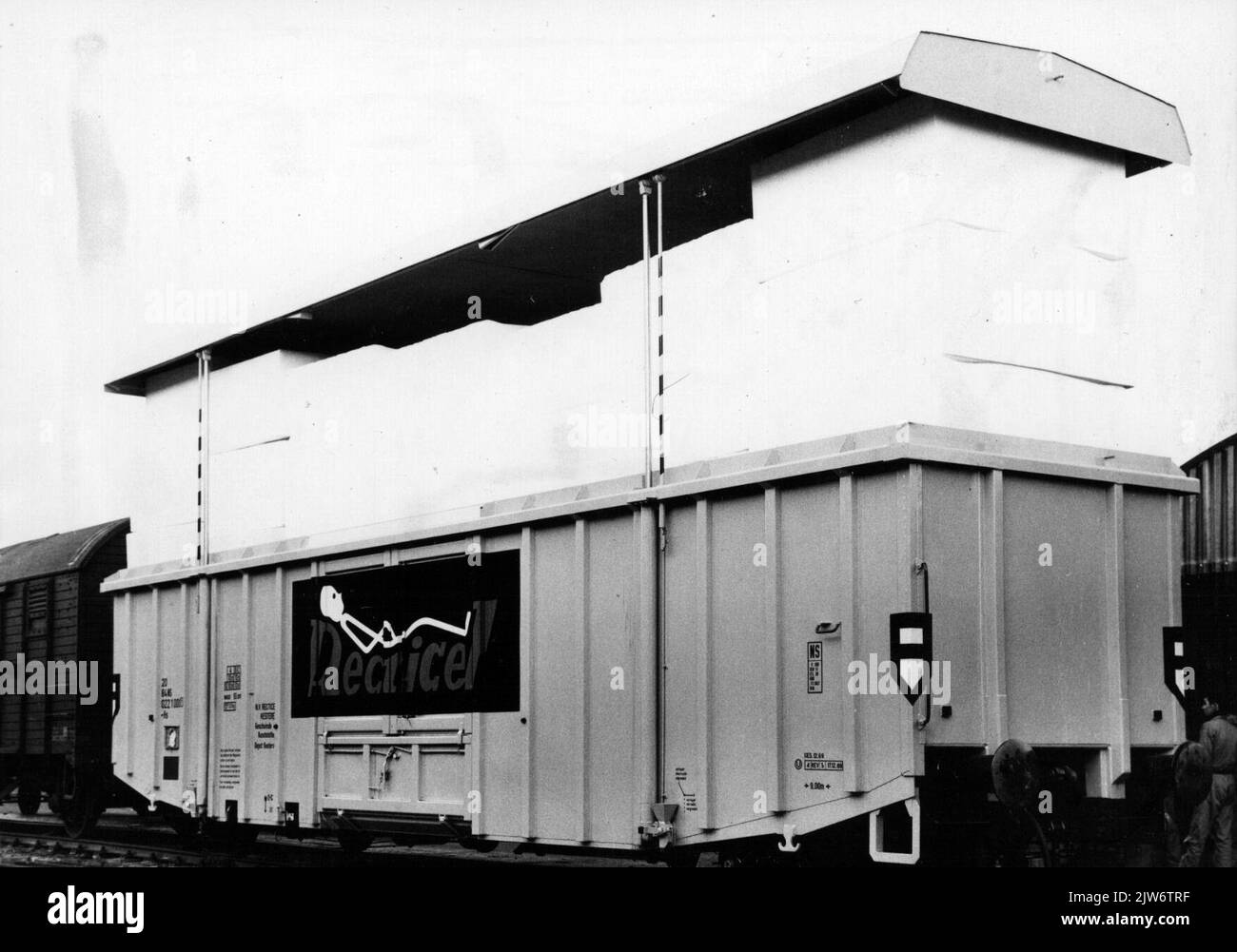 Image of a loaded press car from the N.S. For the transport of foam ...