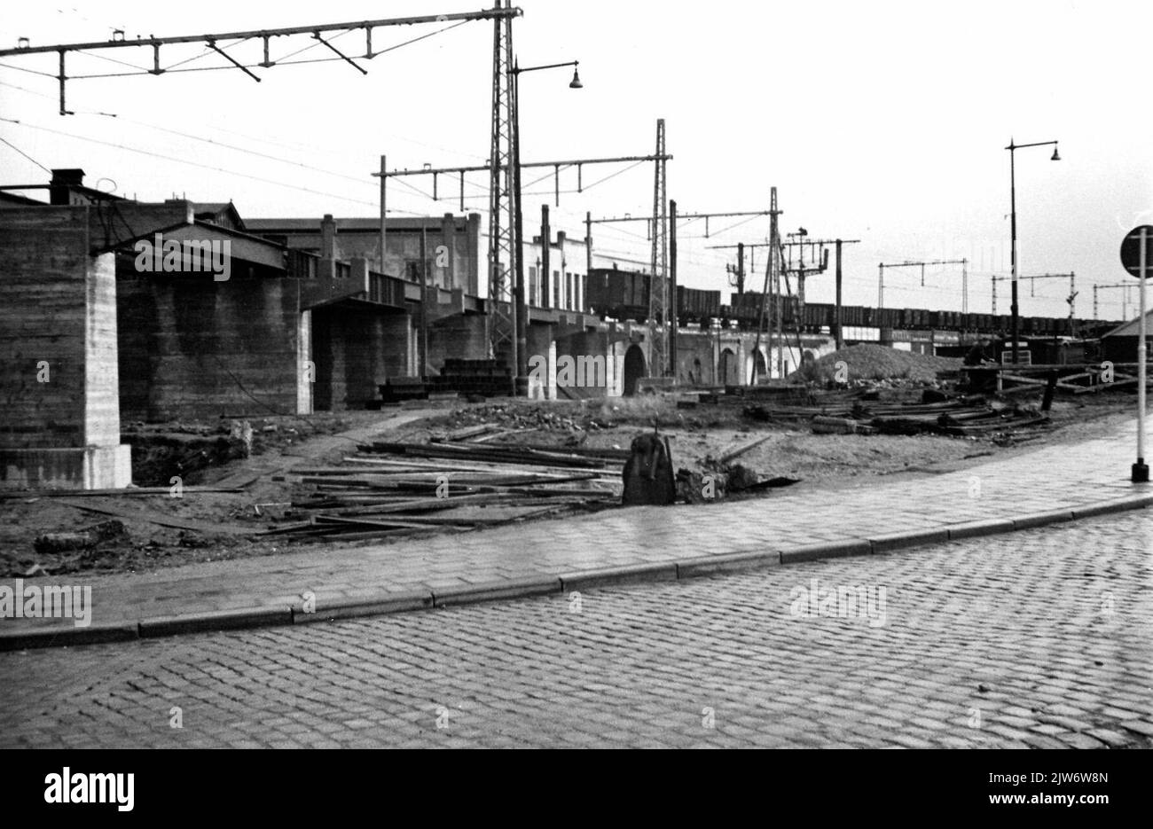 View of the repair work on the railway viaduct damaged during the war ...