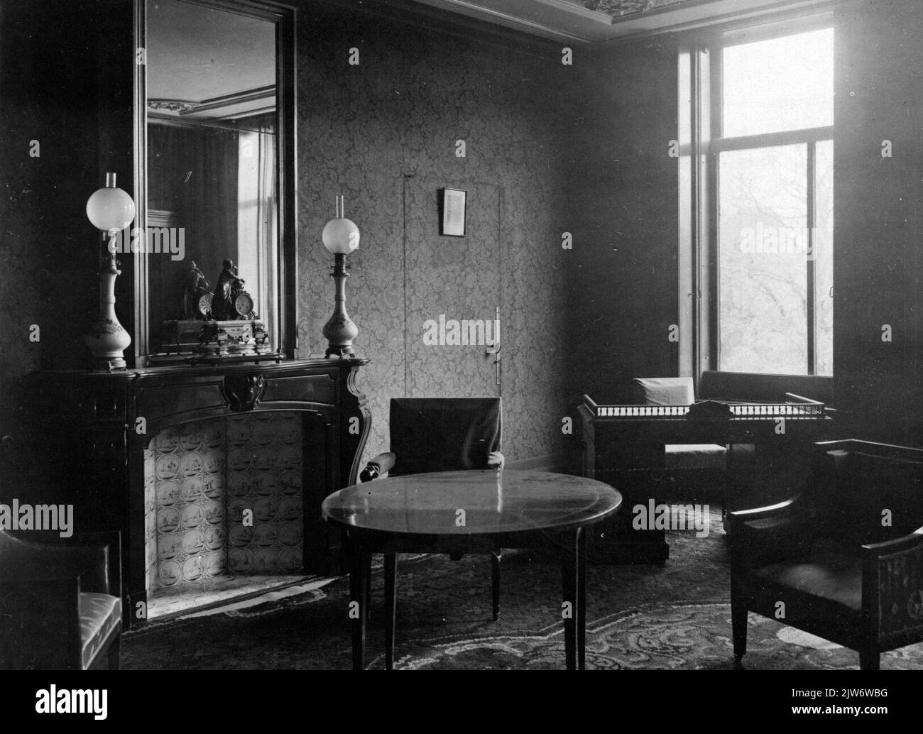 1900s house interior hi-res stock photography and images - Alamy