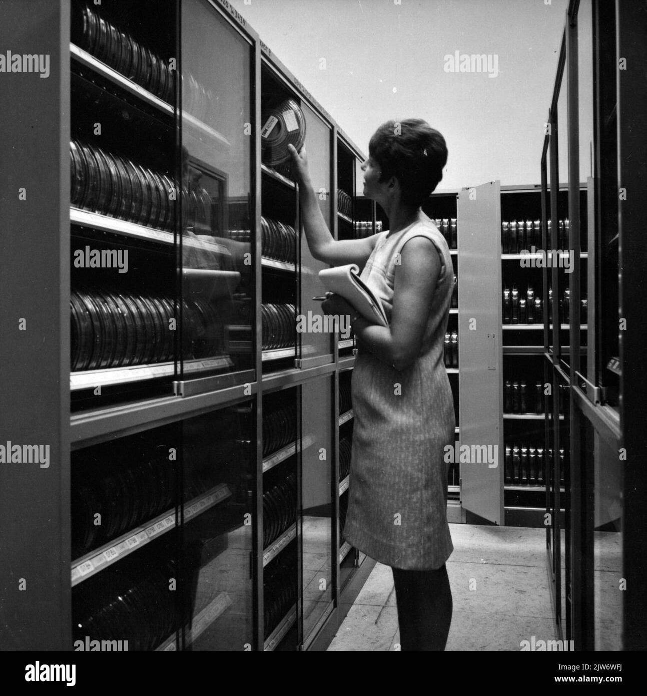 Image of a part of a computer Siemens 4004 in the main building I (HGB ...