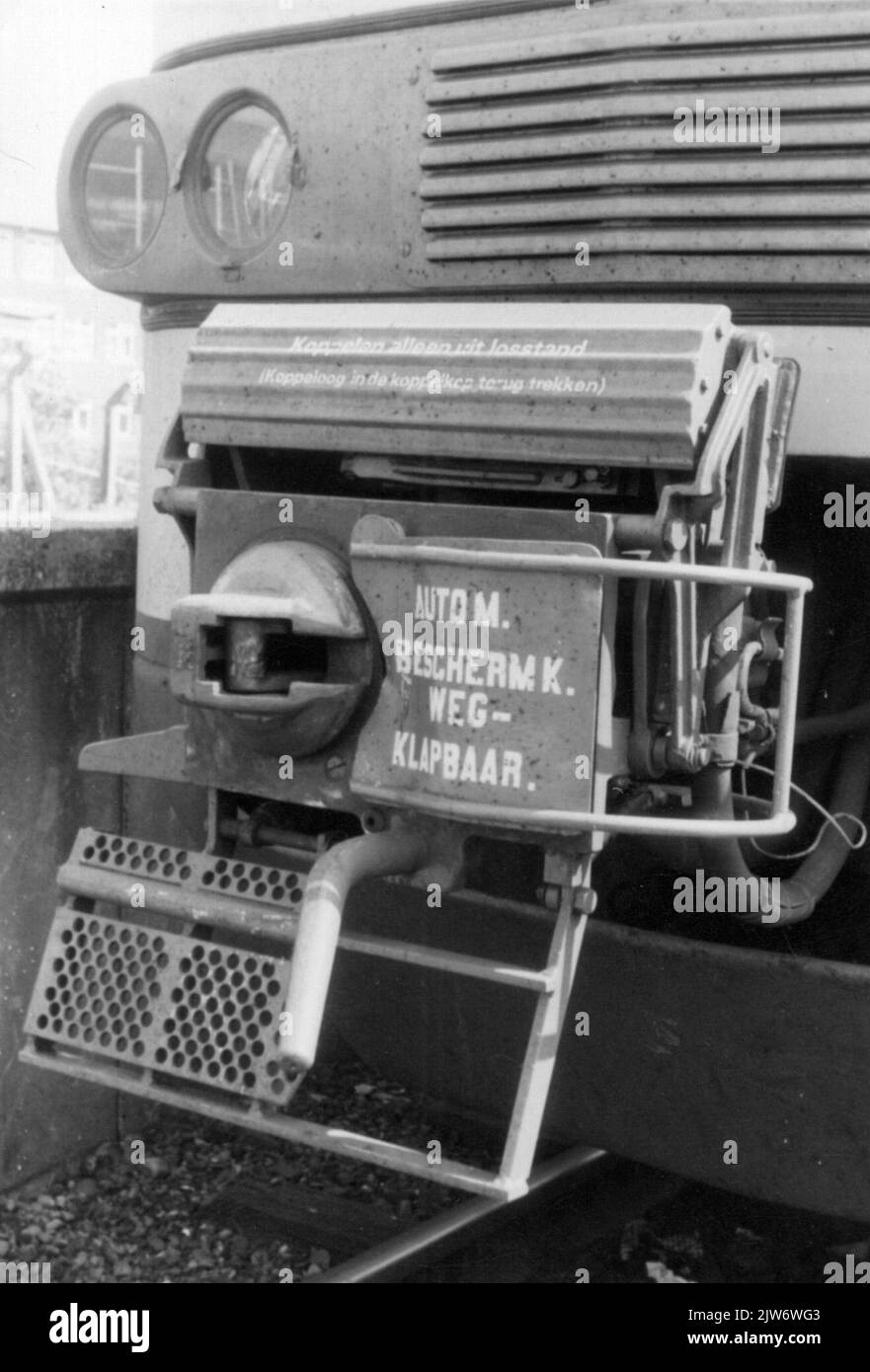 Image of a Scharfenberg coupling mounted on an electric train set matt ...