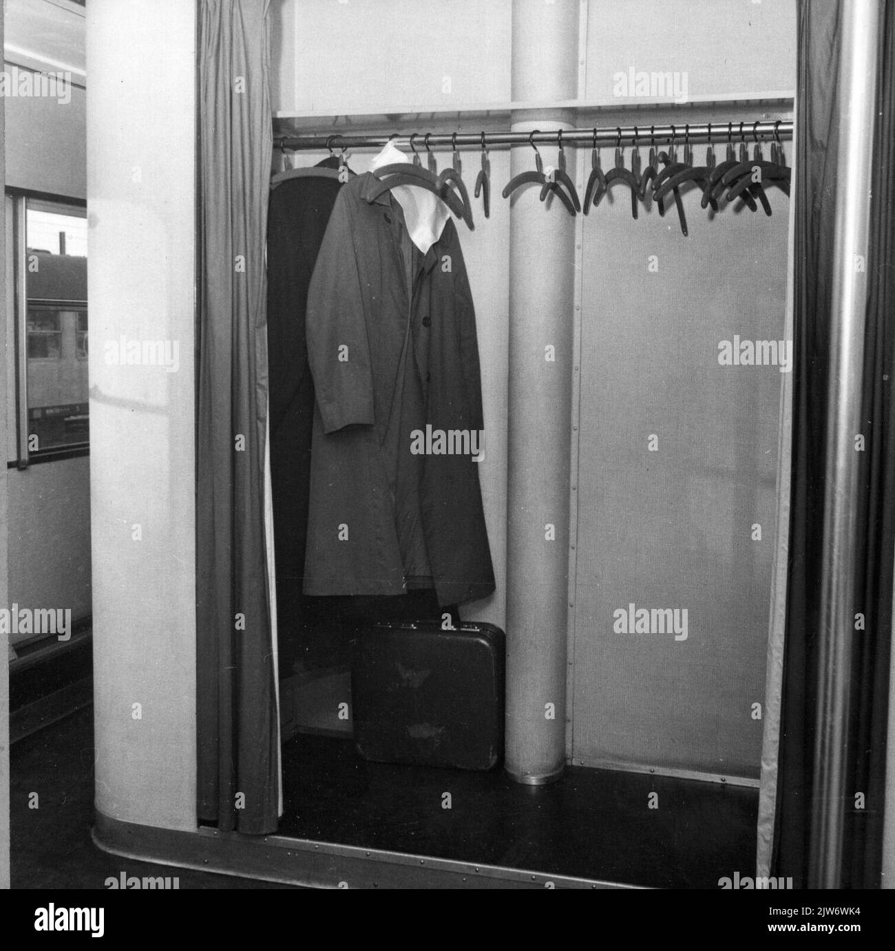 Image of the transport of cheese by train at the N.S. station Woerden ...