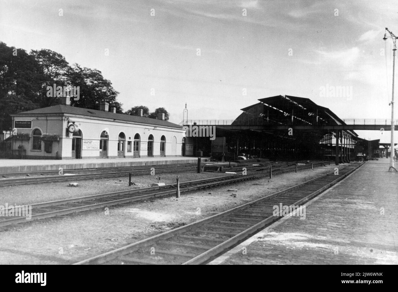 View of the platform side and the platform hood of the N.S. station ...