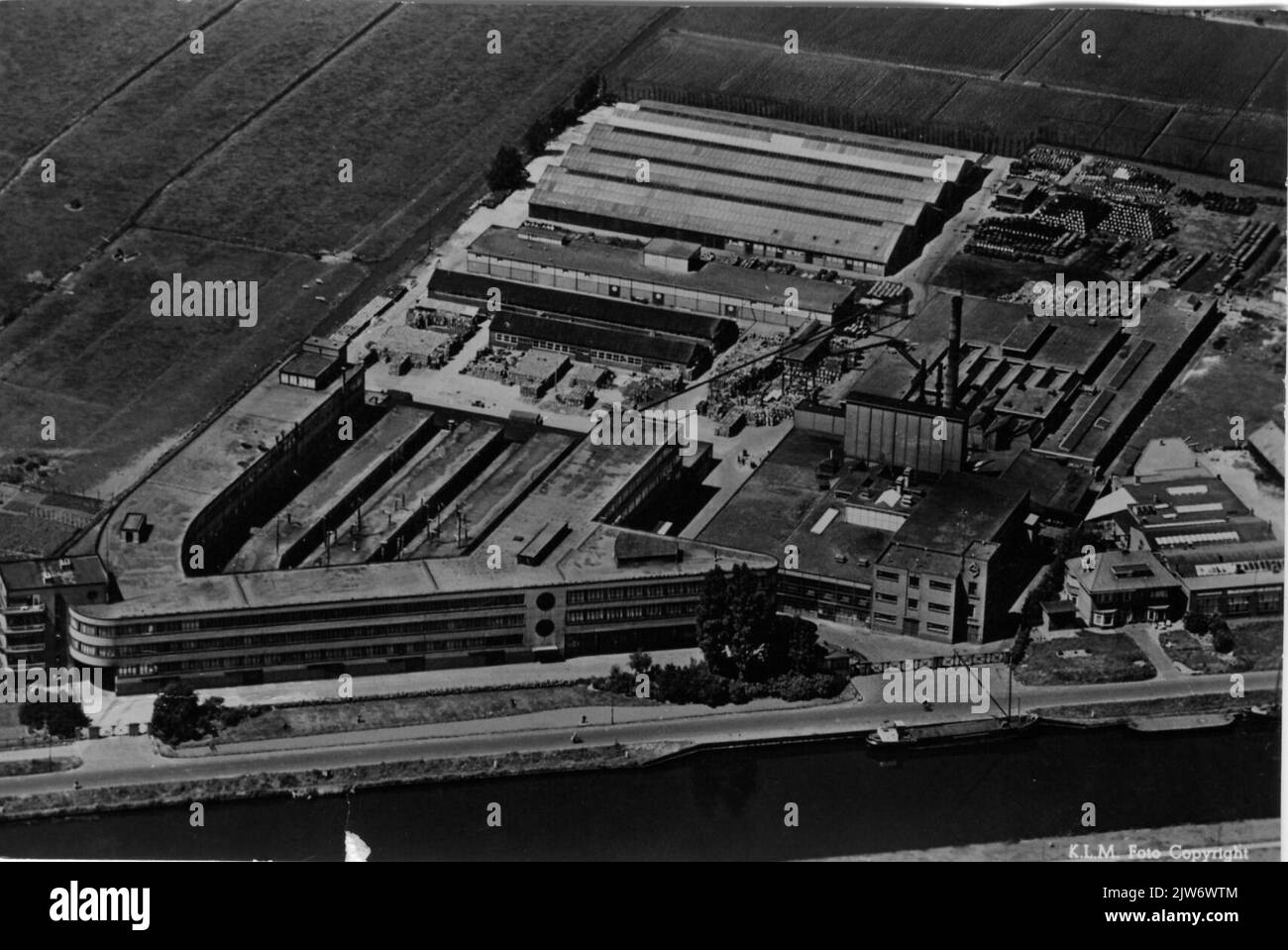 Co op buildings Black and White Stock Photos & Images - Alamy