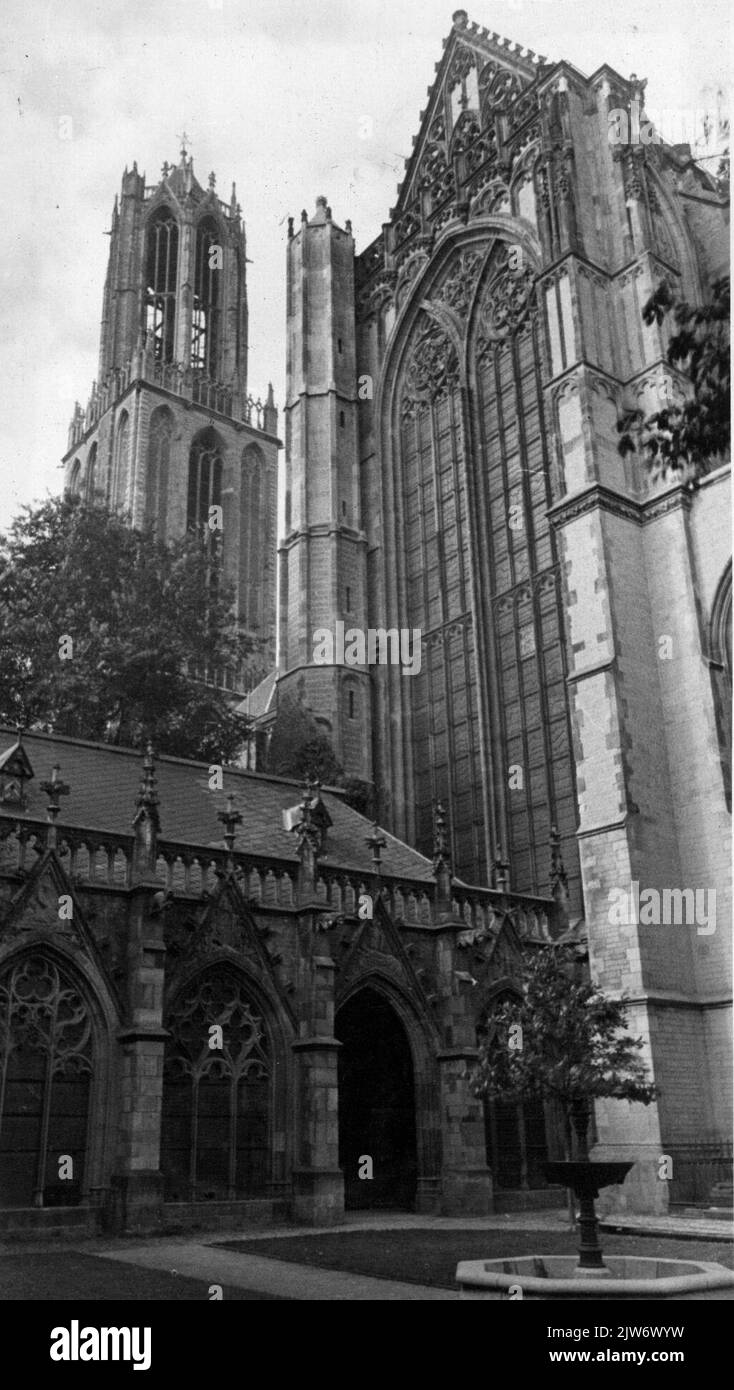 Face in the north -western corner of the Cross of the Domkerk (Domplein ...