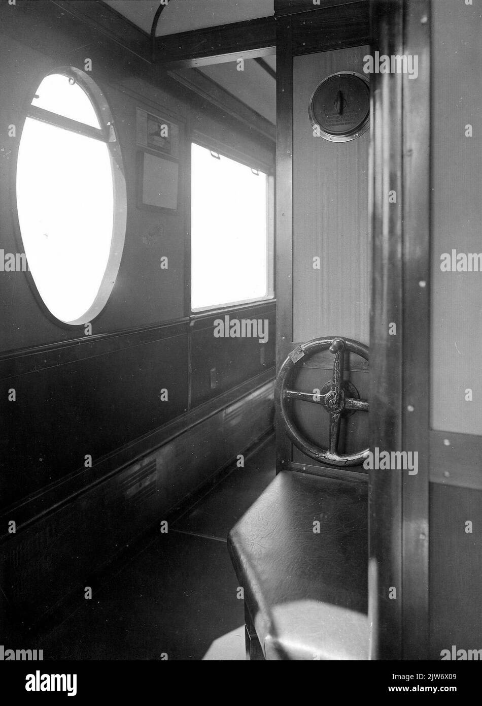 Interior of a carriage from the AB 7201-7221 series of the N.S.: Side ...
