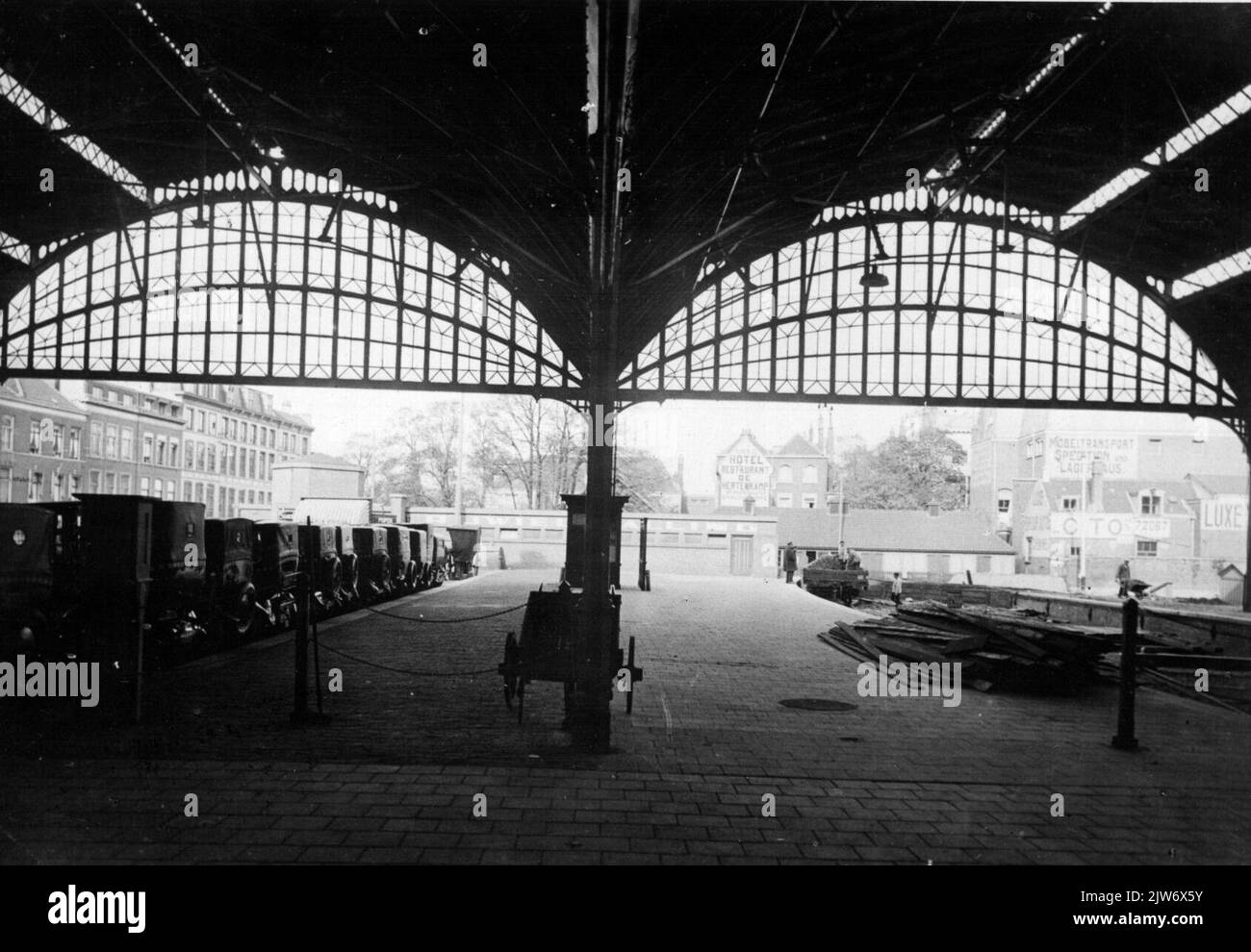 Cleaning action Black and White Stock Photos & Images - Alamy