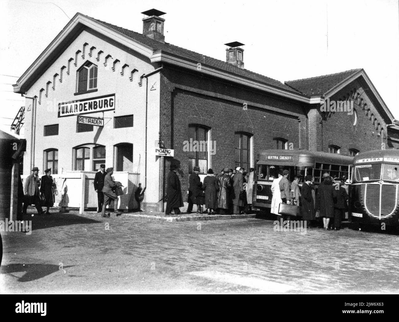 Incident train station in Black and White Stock Photos & Images - Alamy