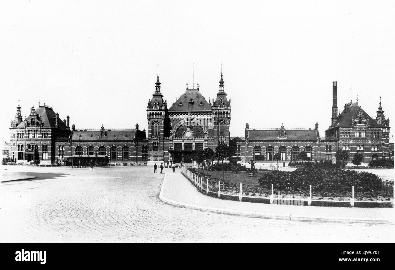 Railway in city view Cut Out Stock Images & Pictures - Alamy