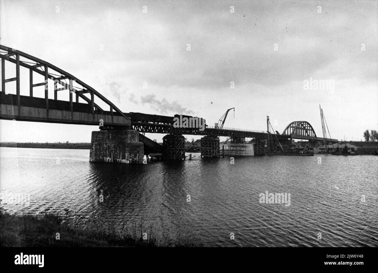 Image of the repair work on the railway bridge over the Maas near ...
