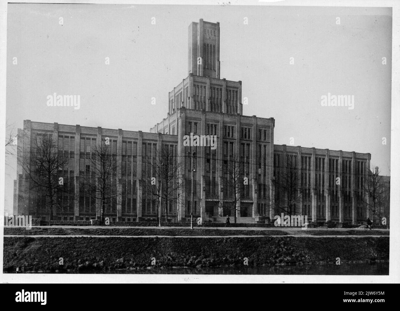 View of the rear of the main building III (HGB III, Moreelsepark) of ...