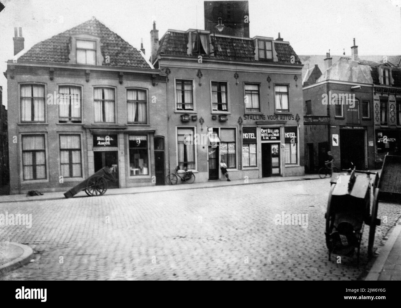 View of the facades of the Houses Varkenmarkt 5 (left) -1 in Utrecht ...