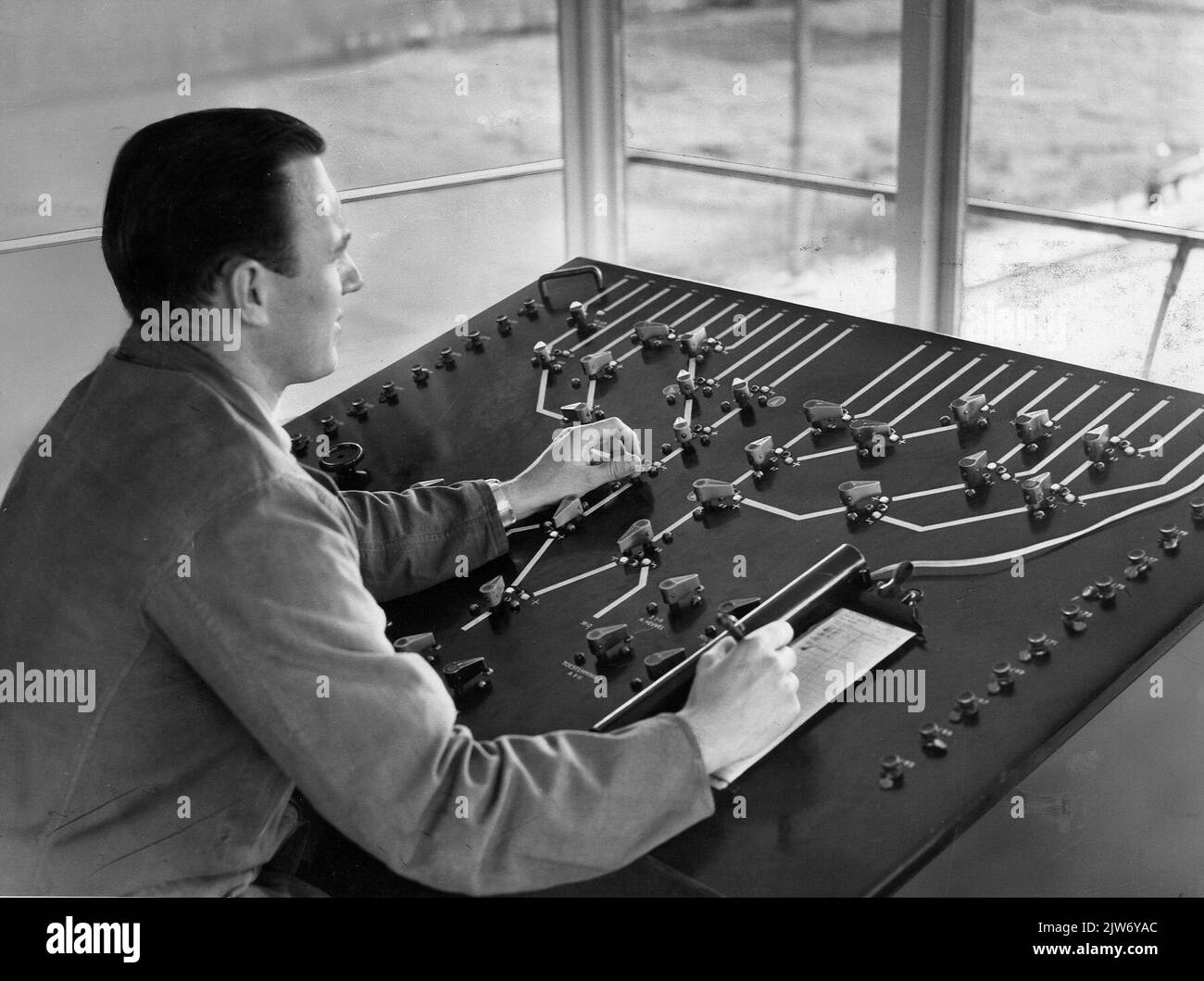 Image of the signal housekeeper at the Heuvel set in the Seinhuis Post ...