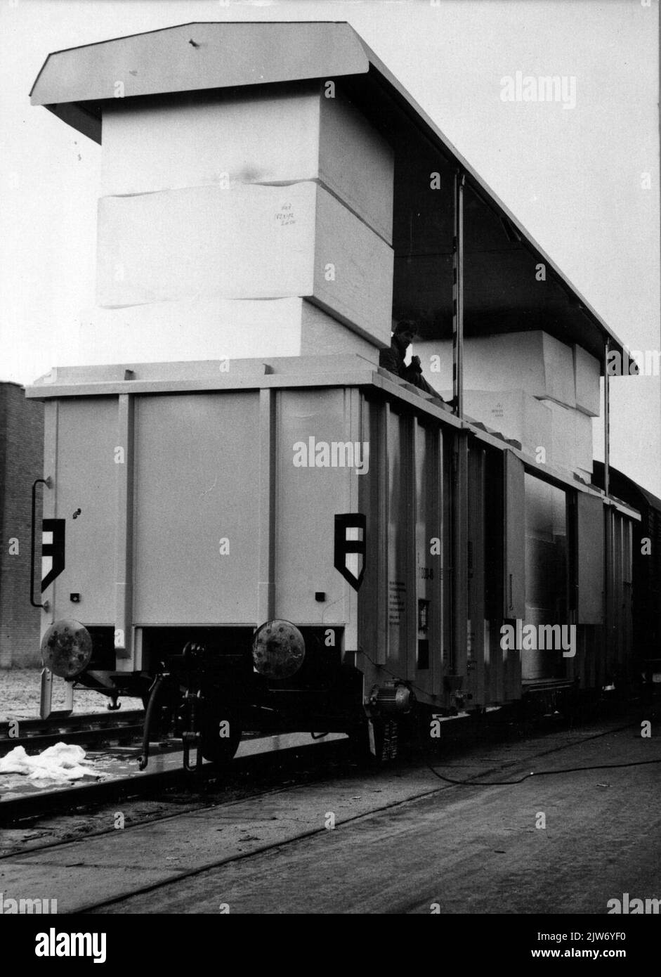 Image of a loaded press car from the N.S. For the transport of foam ...