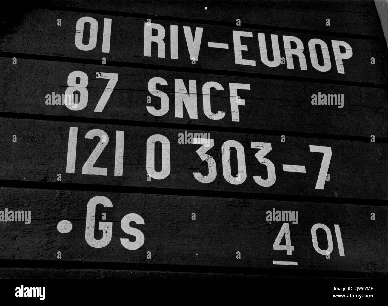 Image of standardized UIC checks on a freight wagon of the S.N.C.F. in ...