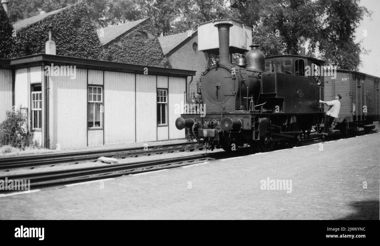 Image of the steam locomotive No. 8125 (series 8100) of the N.S. in ...