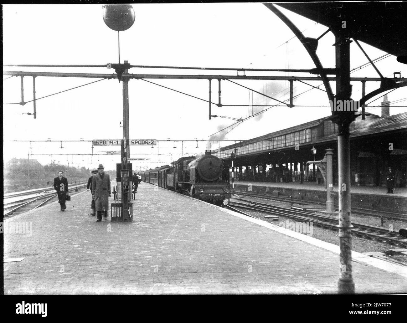 Image of the steam locomotive No. 3904 (series 3900) of the N.S. With ...