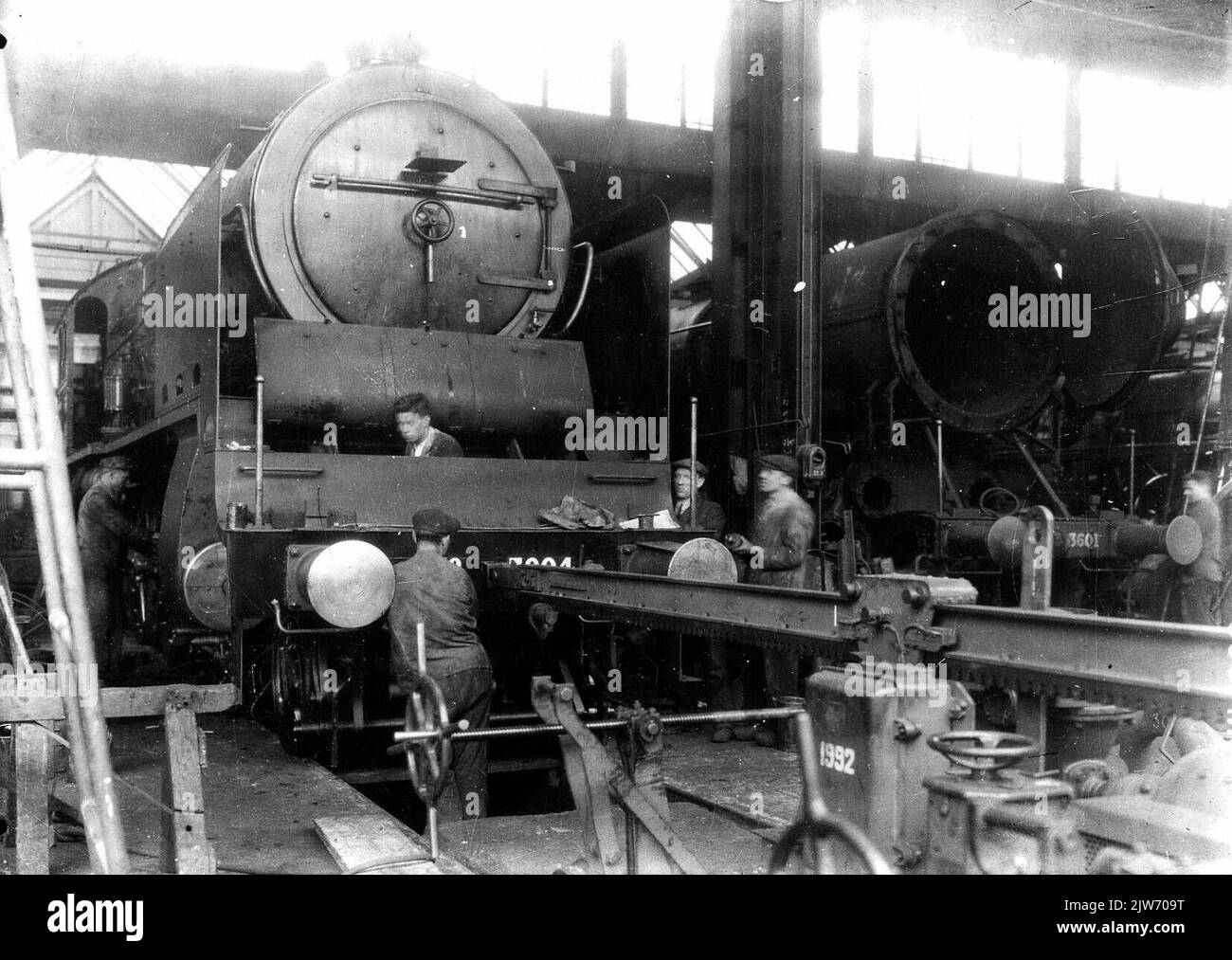 Image of the steam locomotive No. 3904 (series 3900) of the N.S. During ...