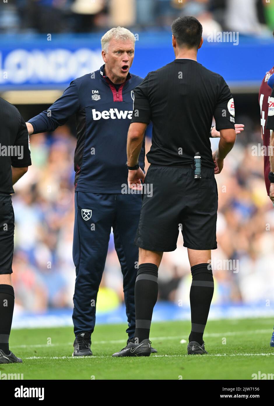 Football referee angry hi-res stock photography and images - Alamy