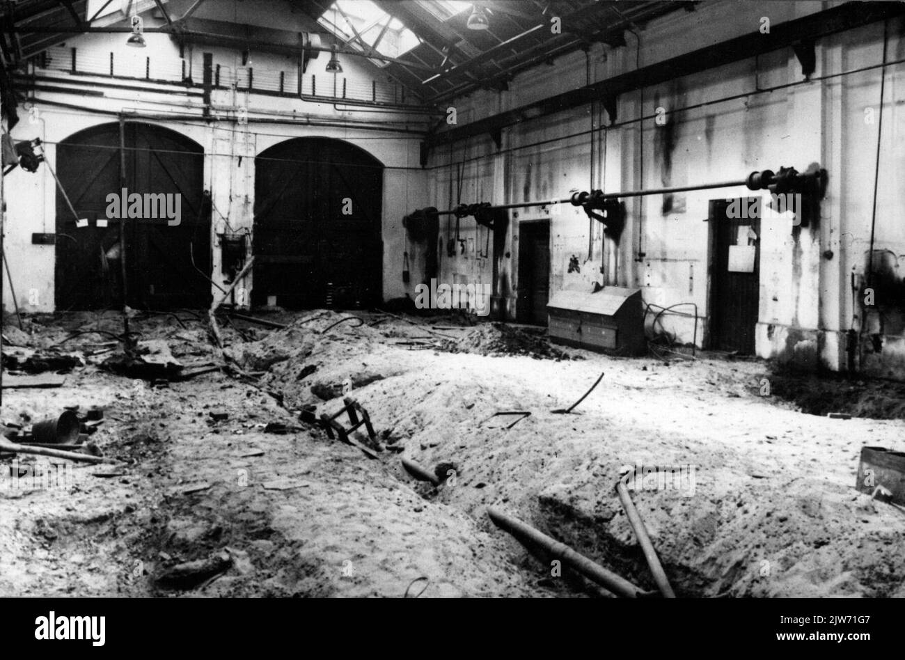 Interior of the turning industry in the central workshop of the N.S. in ...