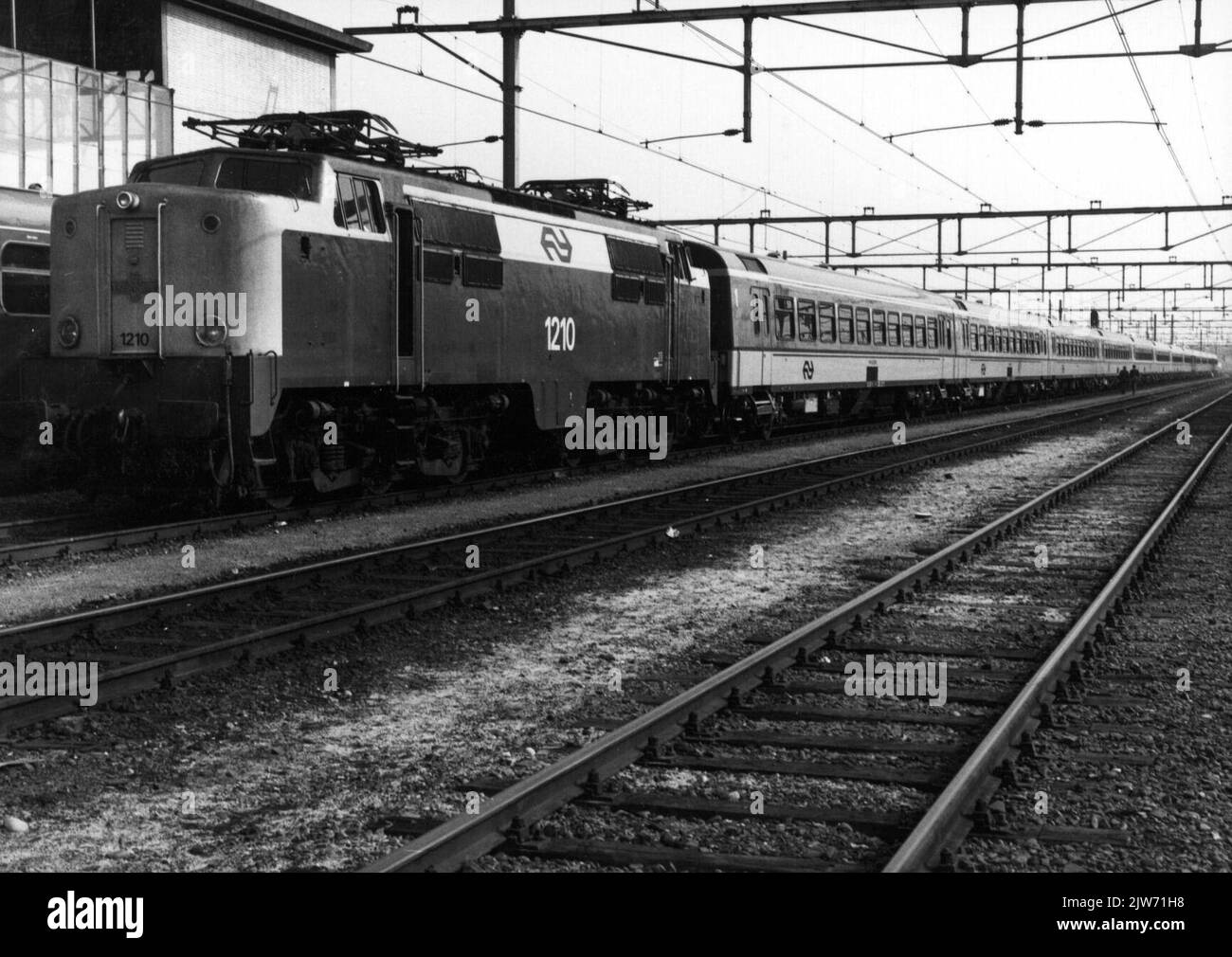 Image of the electric locomotive No. 1210 (series 1200) of the N.S ...