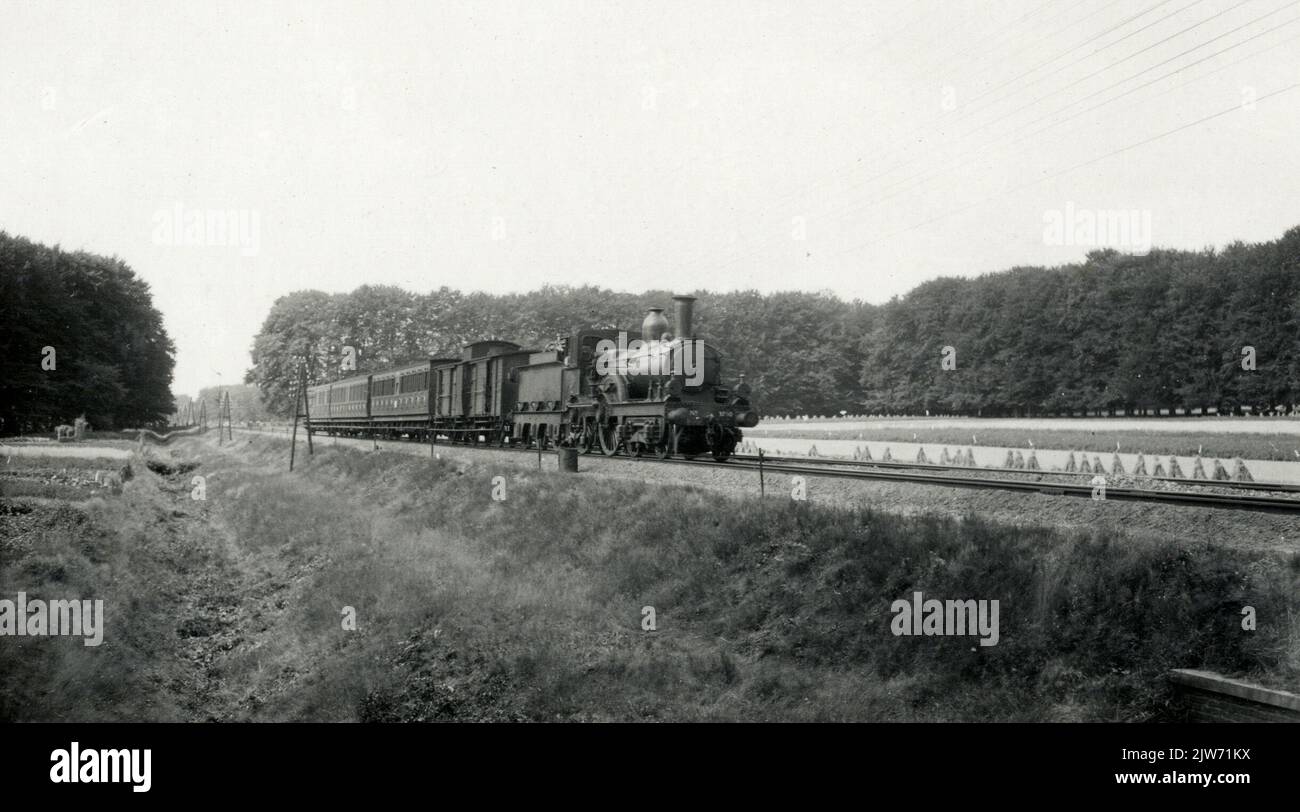 Image of a train drawn by steam locomotive no. 1790 (series 1700/1800 ...