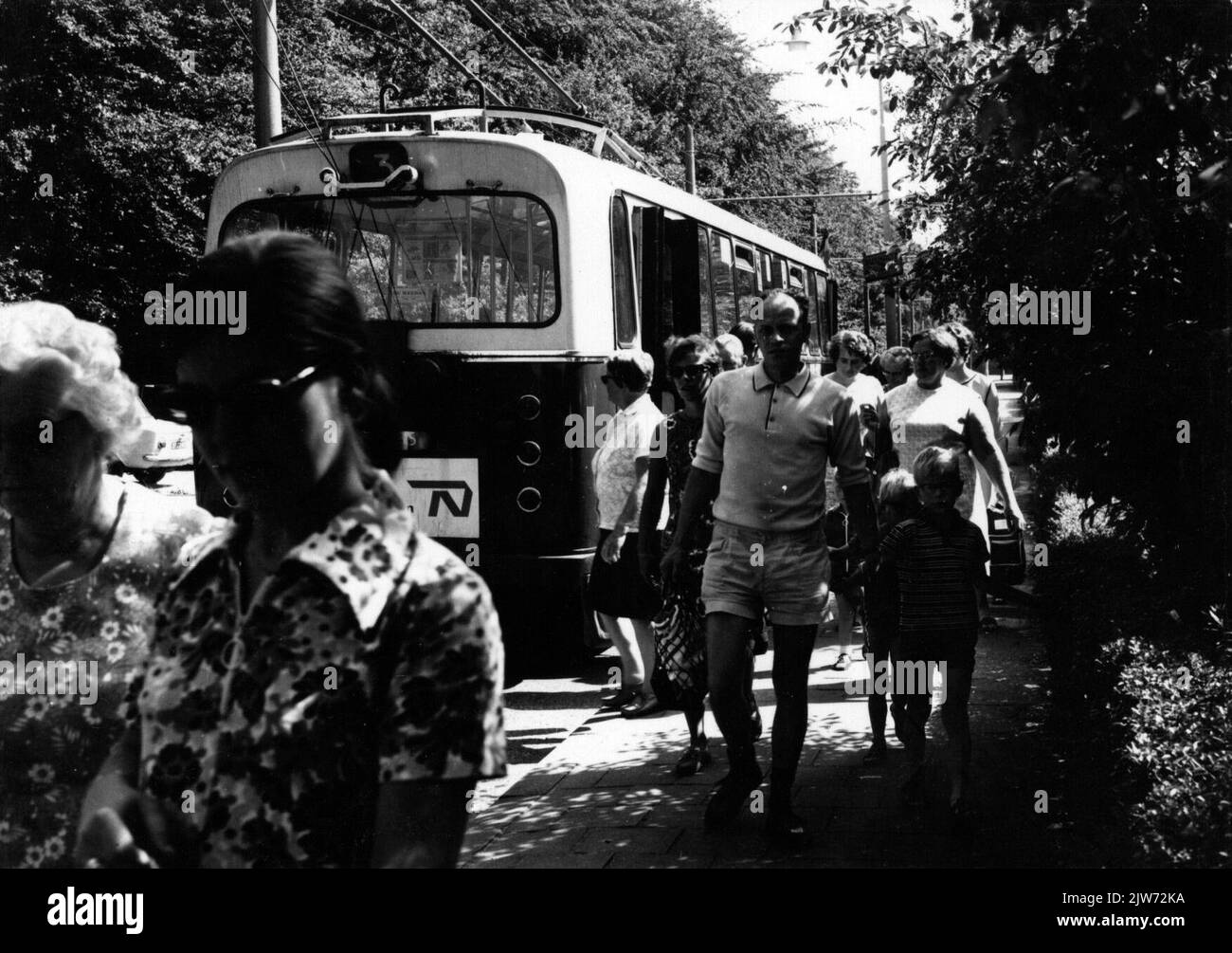 Image of day trippers and a trolley bus from the G.V.A. At the Alteveer ...