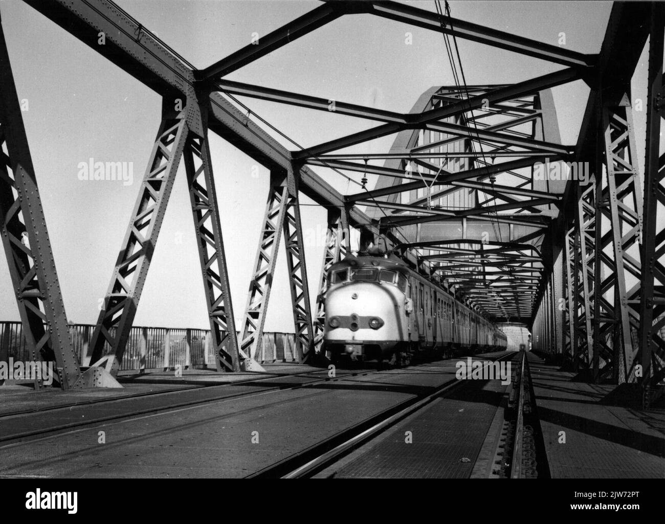 Image of two linked electric train sets matt. 1954 (Plan F. G, p) of ...