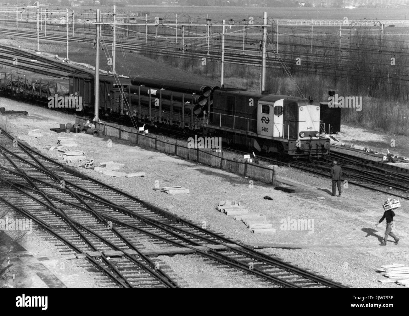 Image of the shunting diesel-electrical locomotive no. 2403 (series ...