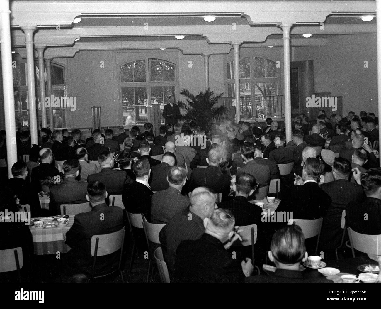 Image of the public during the opening of the "NS electrification ...