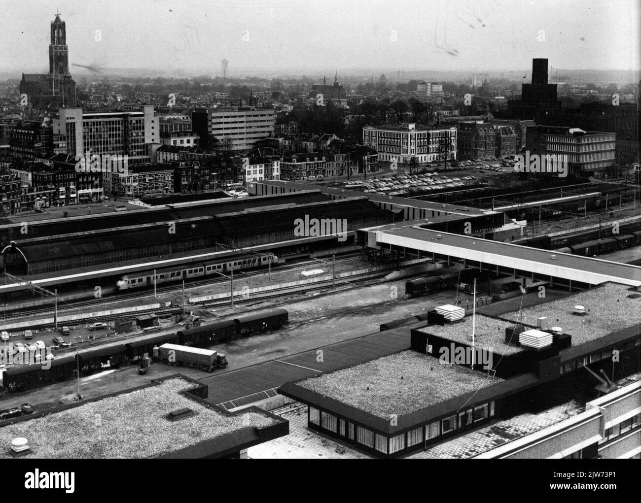 Platform et al hi-res stock photography and images - Alamy